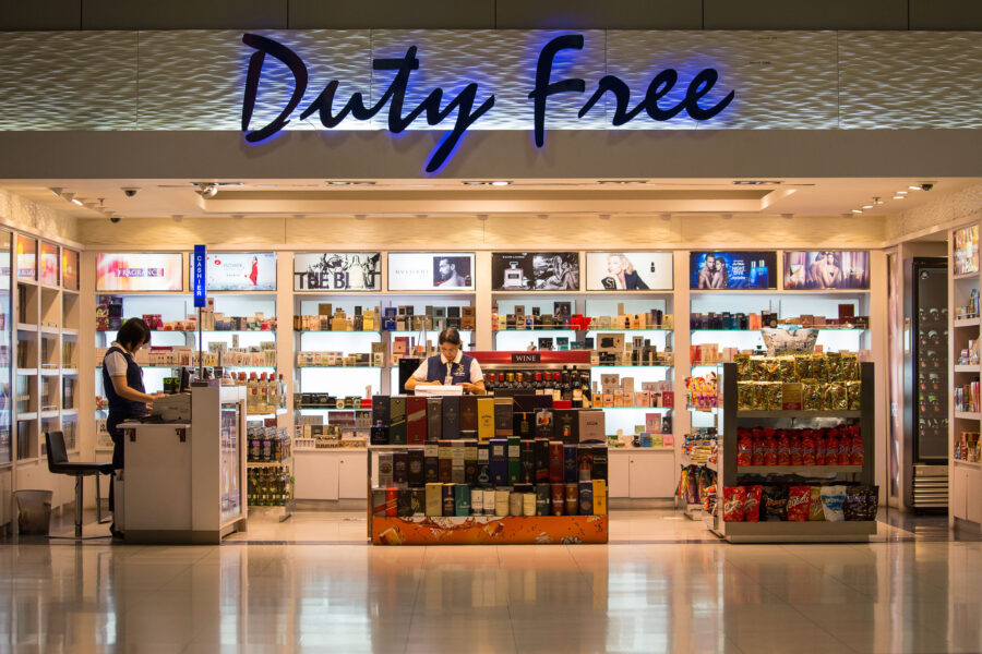 Shopping at a duty-free shop 在免稅店購物 - 菁英Plus語言學習部落格